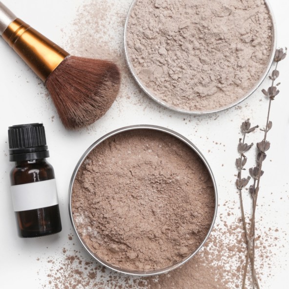 The Easiest DIY Dry Shampoo For All Hair Colors - The Eco Hub